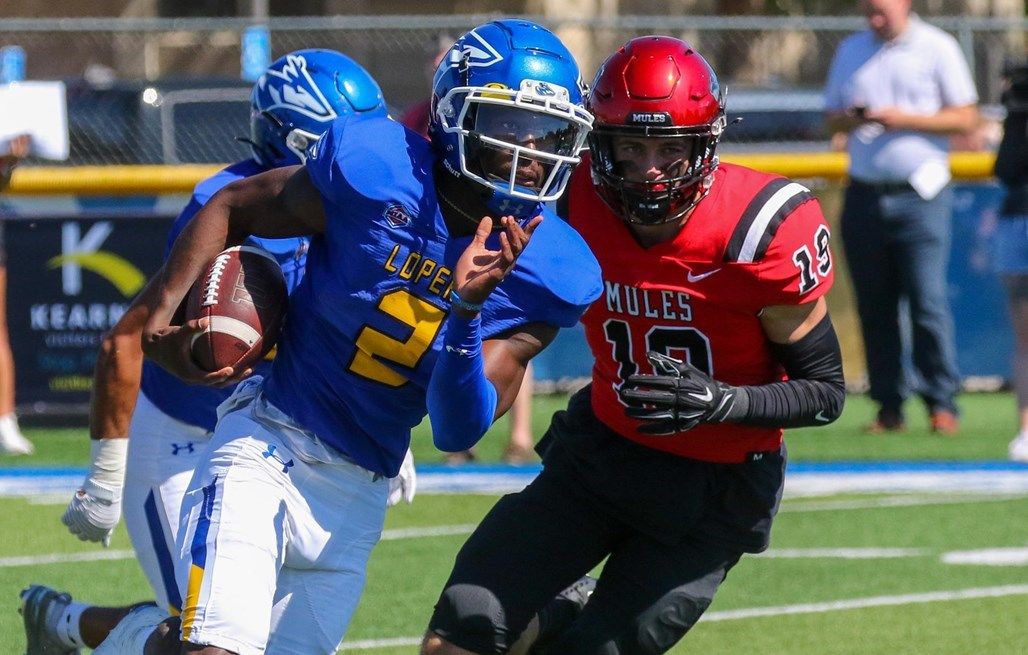 UNK's TJ Davis repeats as MIAA Offensive Player of the Year, 15 Lopers ...